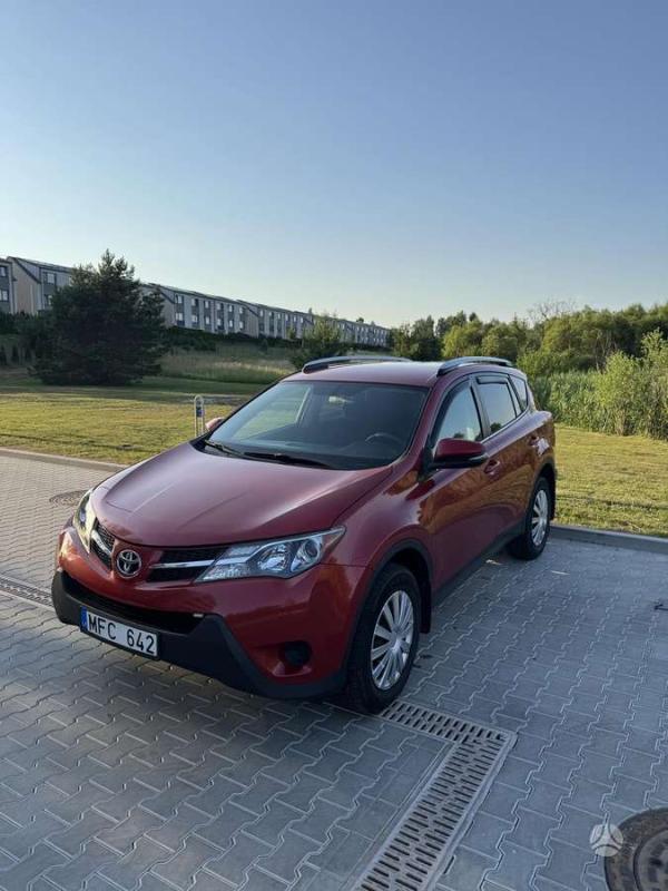 Red Toyota RAV4 2015 in Vilnius, with an engine capacity of 2.49 L and mileage of 75 thousand km for 15700 €, photo 5 on AUTOMOTO.COM.LV