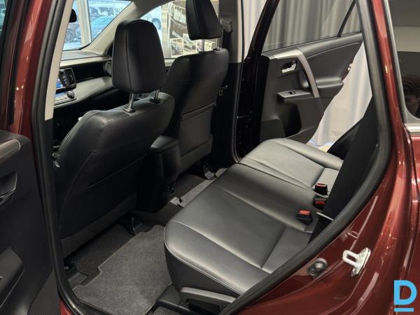 Red Toyota RAV4 2016 in Marupe, with an engine capacity of 2.00 L and mileage of 184 thousand km for 13990 €, photo 11 on AUTOMOTO.COM.LV
