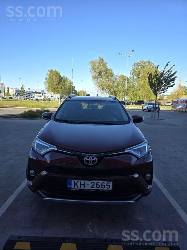Red Toyota RAV4 2016 in Riga, with an engine capacity of 2.00 L and mileage of 131 thousand km for 16500 €, photo 2 on AUTOMOTO.COM.LV