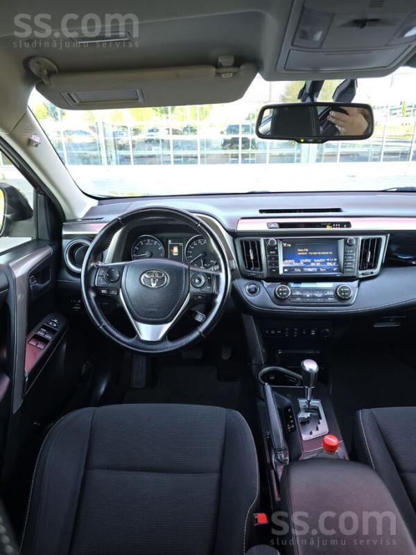 Red Toyota RAV4 2016 in Riga, with an engine capacity of 2.00 L and mileage of 131 thousand km for 16500 €, photo 8 on AUTOMOTO.COM.LV