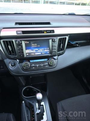 Sarkans Toyota RAV4 2016 Rīga, ar dzinēja tilpumu 2.00 L un nobraukumu 131 tūkst. km par 16500 €, foto 15 vietnē AUTOMOTO.COM.LV