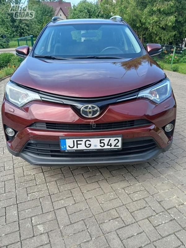 Red Toyota RAV4 2016 in Raseiniai, with an engine capacity of 2.00 L and mileage of 18 thousand km for 21500 €, photo 4 on AUTOMOTO.COM.LV