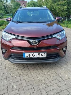 Red Toyota RAV4 2016 in Raseiniai, with an engine capacity of 2.00 L and mileage of 18 thousand km for 21500 €, photo 5 on AUTOMOTO.COM.LV