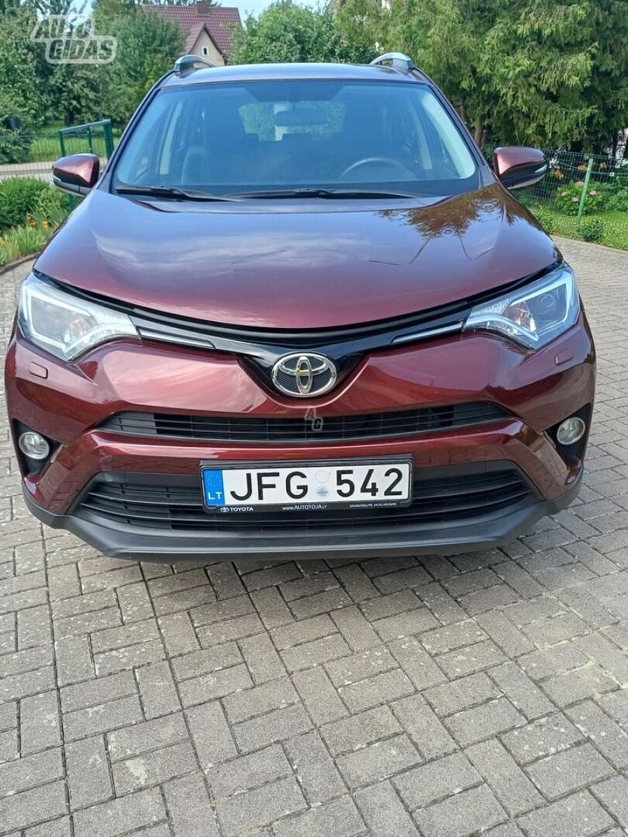 Red Toyota RAV4 2016 in Raseiniai, with an engine capacity of 2.00 L and mileage of 18 thousand km for 21500 €, photo 5 on AUTOMOTO.COM.LV