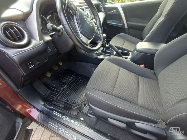 Red Toyota RAV4 2016 in Raseiniai, with an engine capacity of 2.00 L and mileage of 18 thousand km for 21500 €, photo 7 on AUTOMOTO.COM.LV