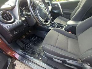 Red Toyota RAV4 2016 in Raseiniai, with an engine capacity of 2.00 L and mileage of 18 thousand km for 21500 €, photo 8 on AUTOMOTO.COM.LV