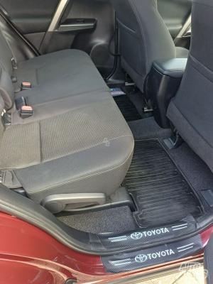 Red Toyota RAV4 2016 in Raseiniai, with an engine capacity of 2.00 L and mileage of 18 thousand km for 21500 €, photo 9 on AUTOMOTO.COM.LV