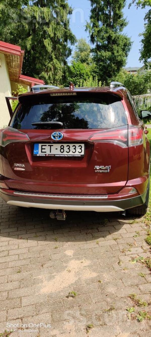 Red Toyota RAV4 2016 in Riga, with an engine capacity of 2.50 L and mileage of 102 thousand km for 19900 €, photo 6 on AUTOMOTO.COM.LV