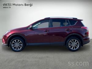 Red Toyota RAV4 2016 in Riga, with an engine capacity of 2.50 L and mileage of 216 thousand km for 16490 €, photo 4 on AUTOMOTO.COM.LV