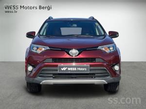 Red Toyota RAV4 2016 in Riga, with an engine capacity of 2.50 L and mileage of 216 thousand km for 16490 €, photo 6 on AUTOMOTO.COM.LV