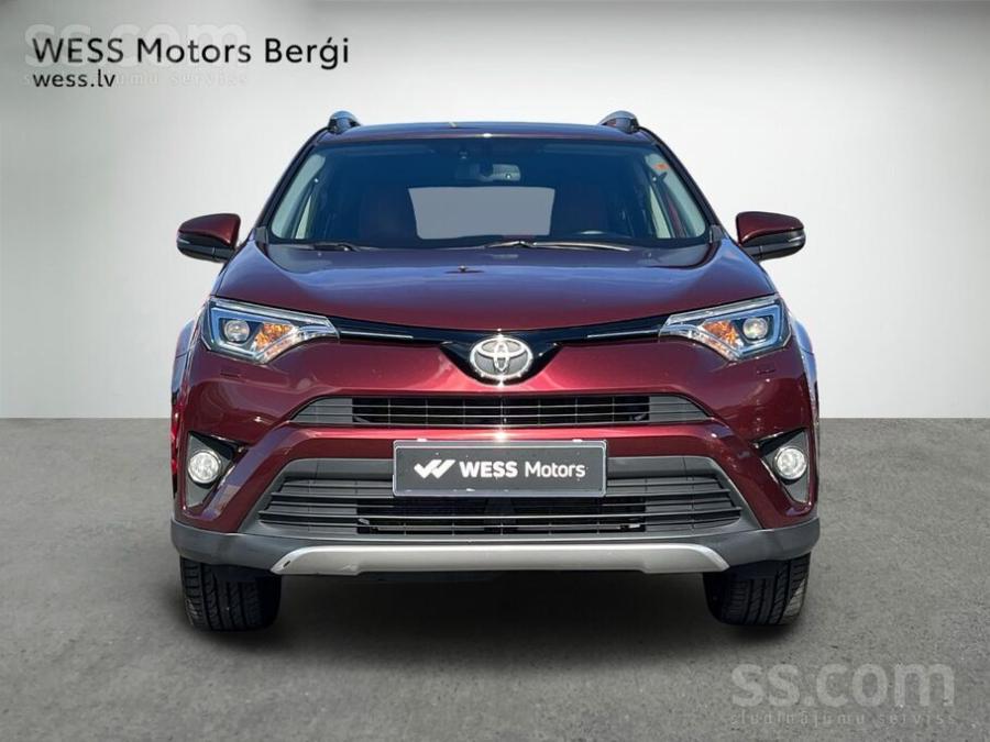 Red Toyota RAV4 2016 in Riga, with an engine capacity of 2.50 L and mileage of 216 thousand km for 16490 €, photo 6 on AUTOMOTO.COM.LV