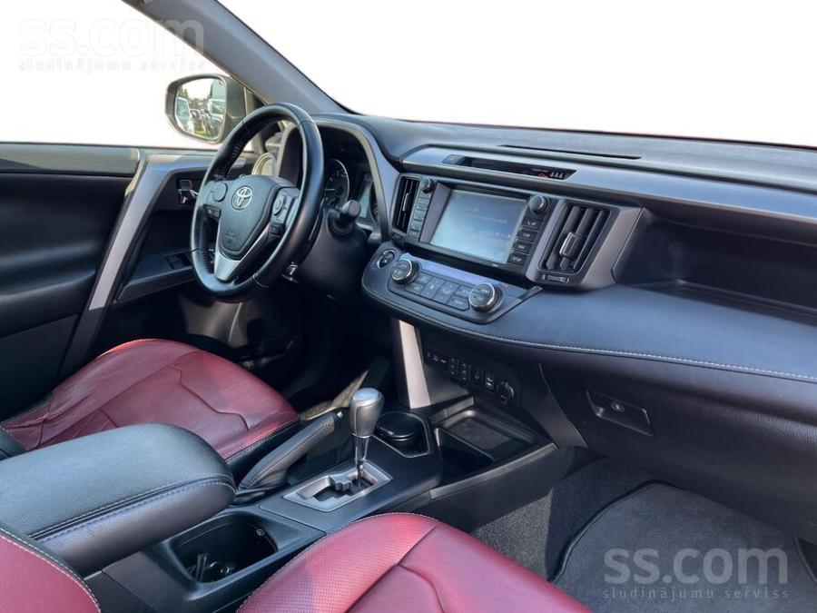 Red Toyota RAV4 2016 in Riga, with an engine capacity of 2.50 L and mileage of 216 thousand km for 16490 €, photo 7 on AUTOMOTO.COM.LV