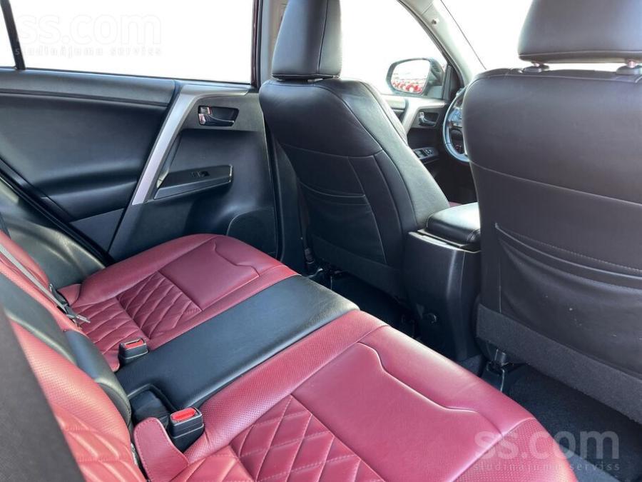 Red Toyota RAV4 2016 in Riga, with an engine capacity of 2.50 L and mileage of 216 thousand km for 16490 €, photo 8 on AUTOMOTO.COM.LV