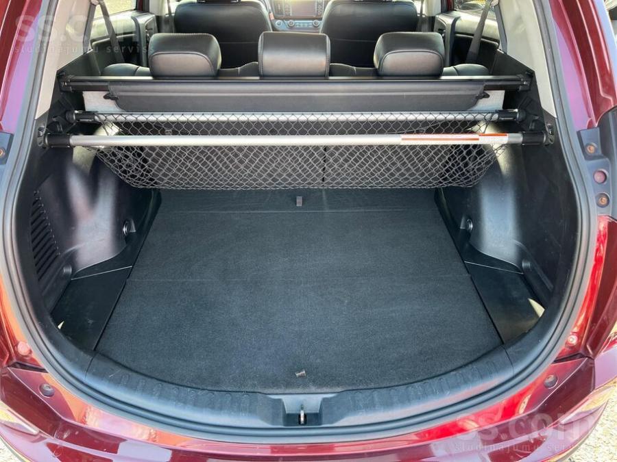 Red Toyota RAV4 2016 in Riga, with an engine capacity of 2.50 L and mileage of 216 thousand km for 16490 €, photo 11 on AUTOMOTO.COM.LV