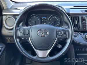 Red Toyota RAV4 2016 in Riga, with an engine capacity of 2.50 L and mileage of 216 thousand km for 16490 €, photo 13 on AUTOMOTO.COM.LV