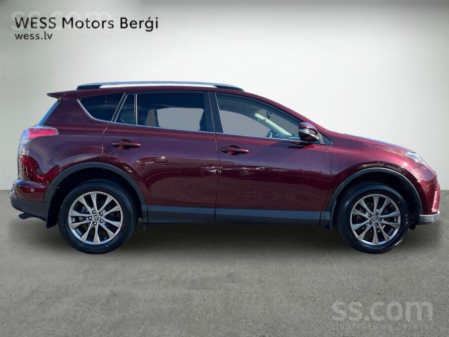 Red Toyota RAV4 2016 in Riga, with an engine capacity of 2.50 L and mileage of 216 thousand km for 16490 €, photo 25 on AUTOMOTO.COM.LV