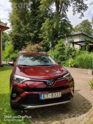 Sarkans Toyota RAV4 2016 Rīga, ar dzinēja tilpumu 2.50 L un nobraukumu 102 tūkst. km par 18800 €, foto  vietnē AUTOMOTO.COM.LV