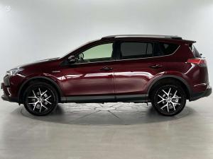 Red Toyota RAV4 2016 in Vilnius, with an engine capacity of 2.49 L and mileage of 150 thousand km for 18900 €, photo 4 on AUTOMOTO.COM.LV