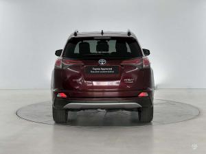 Red Toyota RAV4 2016 in Vilnius, with an engine capacity of 2.49 L and mileage of 150 thousand km for 18900 €, photo 5 on AUTOMOTO.COM.LV