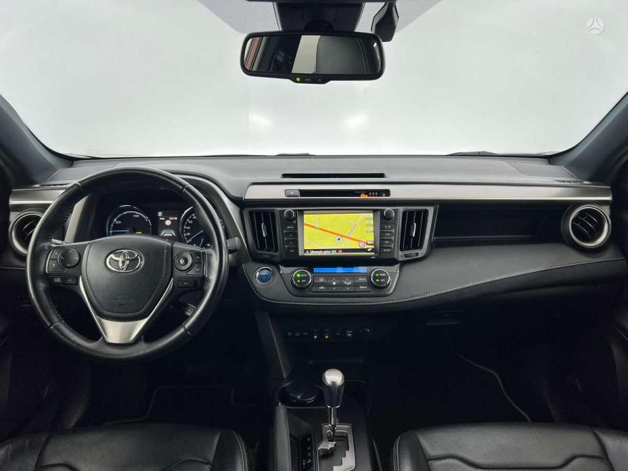 Red Toyota RAV4 2016 in Vilnius, with an engine capacity of 2.49 L and mileage of 150 thousand km for 18900 €, photo 9 on AUTOMOTO.COM.LV