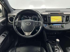 Red Toyota RAV4 2016 in Vilnius, with an engine capacity of 2.49 L and mileage of 150 thousand km for 18900 €, photo 10 on AUTOMOTO.COM.LV
