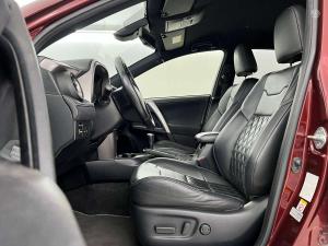 Red Toyota RAV4 2016 in Vilnius, with an engine capacity of 2.49 L and mileage of 150 thousand km for 18900 €, photo 12 on AUTOMOTO.COM.LV