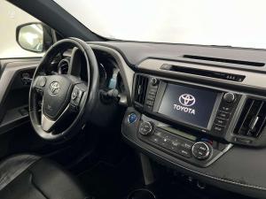 Red Toyota RAV4 2016 in Vilnius, with an engine capacity of 2.49 L and mileage of 150 thousand km for 18900 €, photo 15 on AUTOMOTO.COM.LV