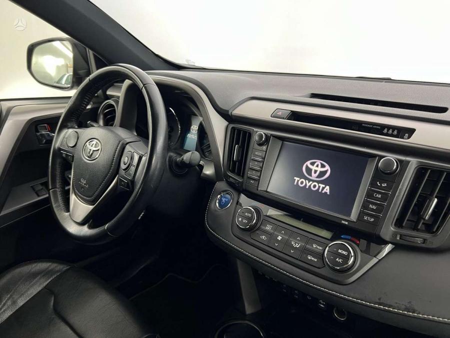Red Toyota RAV4 2016 in Vilnius, with an engine capacity of 2.49 L and mileage of 150 thousand km for 18900 €, photo 15 on AUTOMOTO.COM.LV