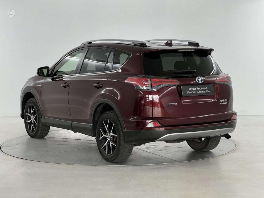Red Toyota RAV4 2016 in Vilnius, with an engine capacity of 2.49 L and mileage of 150 thousand km for 18900 €, photo 18 on AUTOMOTO.COM.LV