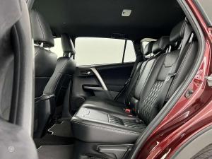 Red Toyota RAV4 2016 in Vilnius, with an engine capacity of 2.49 L and mileage of 150 thousand km for 18900 €, photo 20 on AUTOMOTO.COM.LV