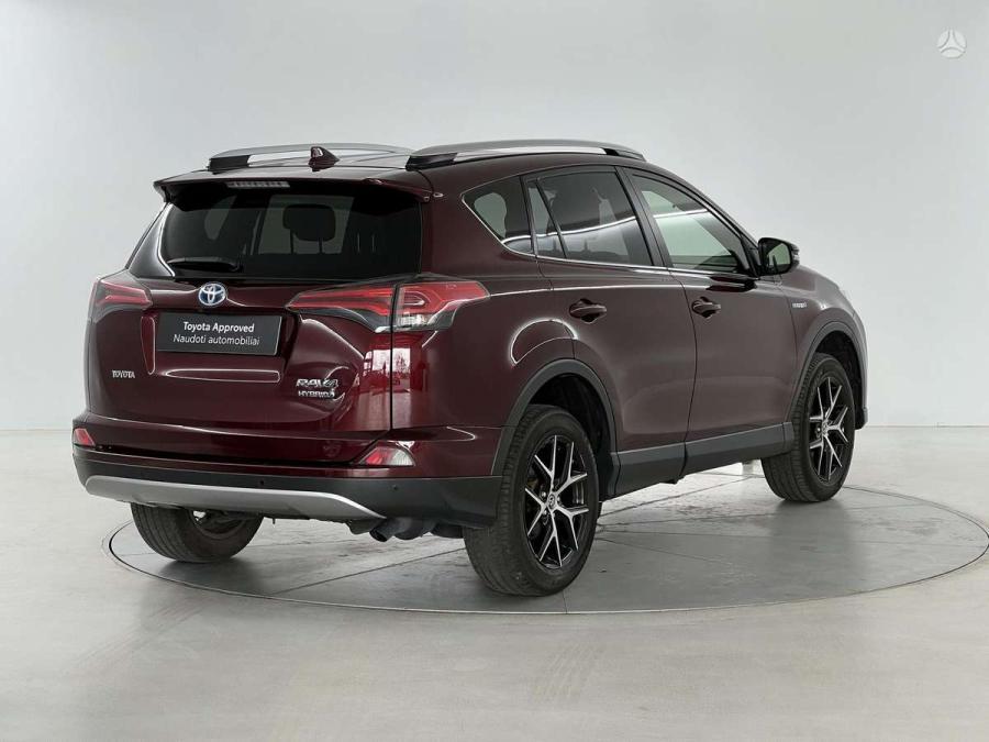 Red Toyota RAV4 2016 in Vilnius, with an engine capacity of 2.49 L and mileage of 150 thousand km for 18900 €, photo 21 on AUTOMOTO.COM.LV