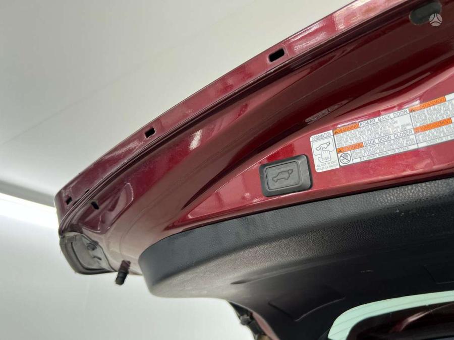 Red Toyota RAV4 2016 in Vilnius, with an engine capacity of 2.49 L and mileage of 150 thousand km for 18900 €, photo 27 on AUTOMOTO.COM.LV
