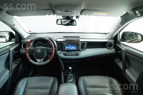 Toyota RAV4 2016 Rīga vietnē Sarkans Toyota RAV4 2016 Rīga, ar dzinēja tilpumu 2.50 L un nobraukumu 102 tūkst. km par 17900 €, foto 4 vietnē AUTOMOTO.COM.LV
