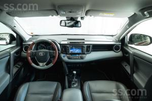 Sarkans Toyota RAV4 2016 Rīga, ar dzinēja tilpumu 2.50 L un nobraukumu 102 tūkst. km par 17900 €, foto 4 vietnē AUTOMOTO.COM.LV