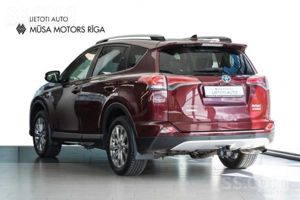 Toyota RAV4 2016 Rīga vietnē Sarkans Toyota RAV4 2016 Rīga, ar dzinēja tilpumu 2.50 L un nobraukumu 102 tūkst. km par 17900 €, foto 8 vietnē AUTOMOTO.COM.LV