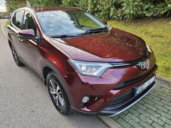 Red Toyota RAV4 2016 in Tukums, with an engine capacity of 2.00 L and mileage of 142 thousand km for 13500 €, photo 1 on AUTOMOTO.COM.LV