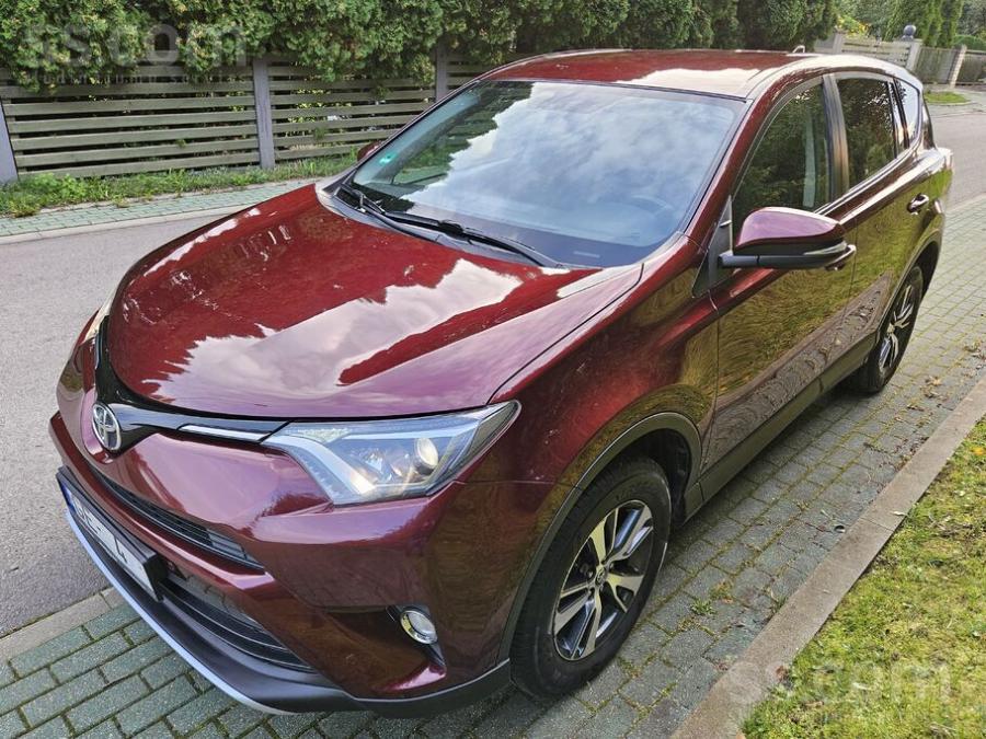 Red Toyota RAV4 2016 in Tukums, with an engine capacity of 2.00 L and mileage of 142 thousand km for 13500 €, photo 3 on AUTOMOTO.COM.LV