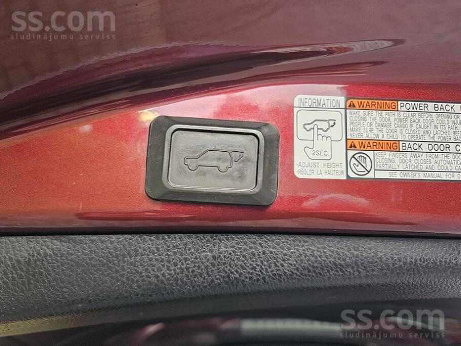 Red Toyota RAV4 2016 in Tukums, with an engine capacity of 2.00 L and mileage of 142 thousand km for 13500 €, photo 9 on AUTOMOTO.COM.LV