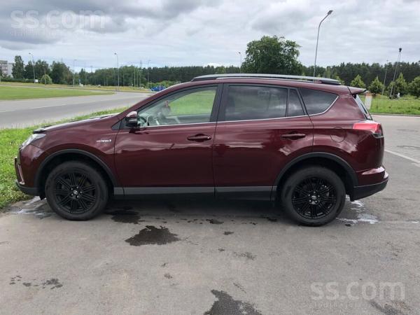 Sarkans Toyota RAV4 2017 Rīga, ar dzinēja tilpumu 2.50 L un nobraukumu 99 tūkst. km par 1000 €, foto 2 vietnē AUTOMOTO.COM.LV