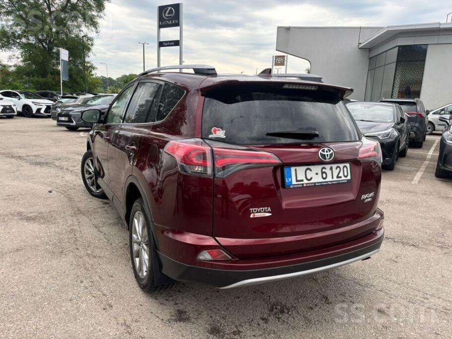 Sarkans Toyota RAV4 2017 Rīga, ar dzinēja tilpumu 2.00 L un nobraukumu 176 tūkst. km par 16700 €, foto 2 vietnē AUTOMOTO.COM.LV