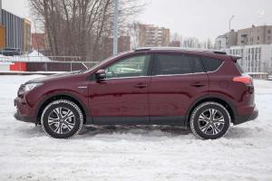 Red Toyota RAV4 2017 in Vilnius, with an engine capacity of 2.49 L and mileage of 62 thousand km for 18900 €, photo 2 on AUTOMOTO.COM.LV