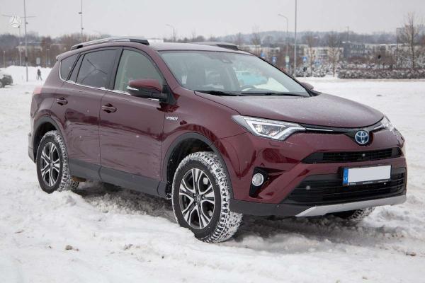 Red Toyota RAV4 2017 in Vilnius, with an engine capacity of 2.49 L and mileage of 62 thousand km for 18900 €, photo 7 on AUTOMOTO.COM.LV