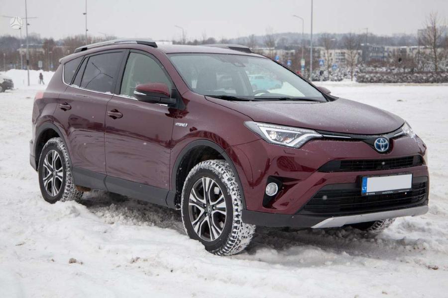 Red Toyota RAV4 2017 in Vilnius, with an engine capacity of 2.49 L and mileage of 62 thousand km for 18900 €, photo 7 on AUTOMOTO.COM.LV