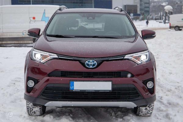 Red Toyota RAV4 2017 in Vilnius, with an engine capacity of 2.49 L and mileage of 62 thousand km for 18900 €, photo 8 on AUTOMOTO.COM.LV