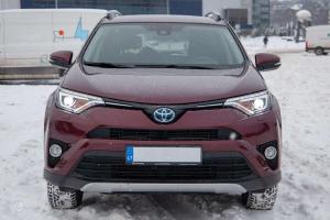 Red Toyota RAV4 2017 in Vilnius, with an engine capacity of 2.49 L and mileage of 62 thousand km for 18900 €, photo 8 on AUTOMOTO.COM.LV