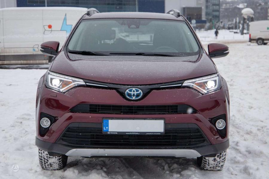 Red Toyota RAV4 2017 in Vilnius, with an engine capacity of 2.49 L and mileage of 62 thousand km for 18900 €, photo 8 on AUTOMOTO.COM.LV