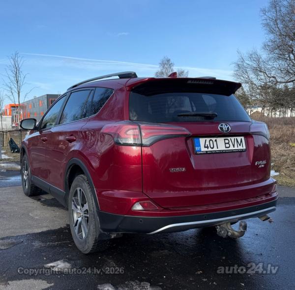 Red Toyota RAV4 2017 in Tallinn, with an engine capacity of 2.00 L and mileage of 90 thousand km for 13900 €, photo 2 on AUTOMOTO.COM.LV