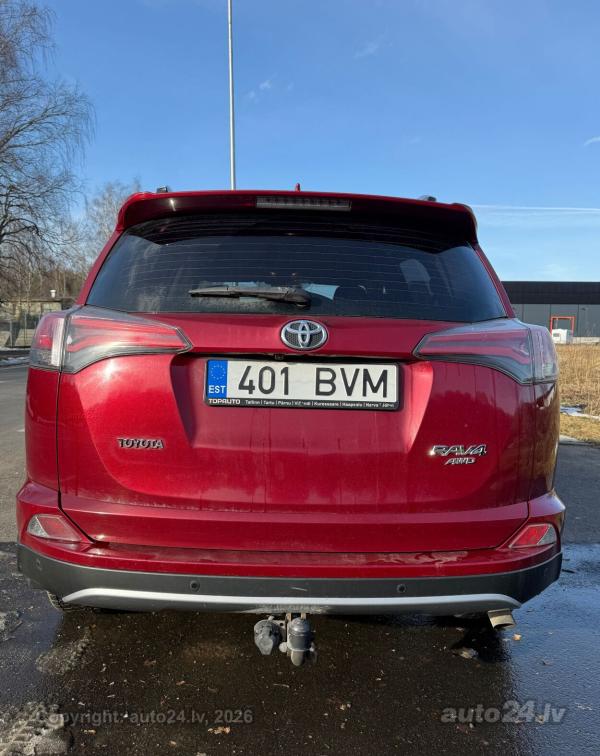 Red Toyota RAV4 2017 in Tallinn, with an engine capacity of 2.00 L and mileage of 90 thousand km for 13900 €, photo 3 on AUTOMOTO.COM.LV