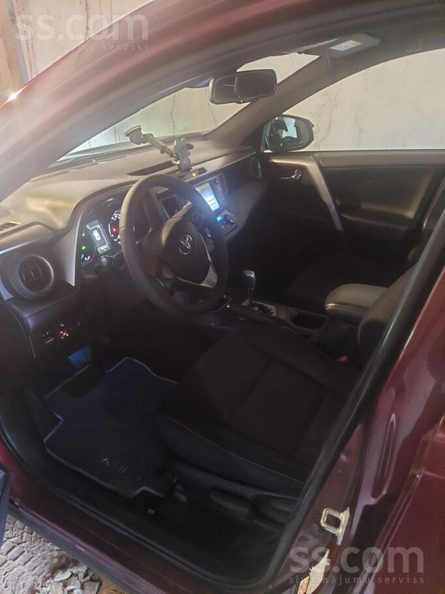 Sarkans Toyota RAV4 2017 Jūrmala, ar dzinēja tilpumu 2.50 L un nobraukumu 196 tūkst. km par 19800 €, foto 8 vietnē AUTOMOTO.COM.LV