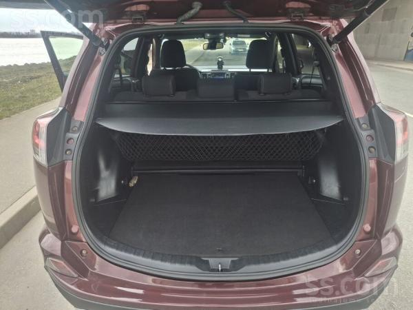 Sarkans Toyota RAV4 2017 Jūrmala, ar dzinēja tilpumu 2.50 L un nobraukumu 196 tūkst. km par 19800 €, foto 10 vietnē AUTOMOTO.COM.LV